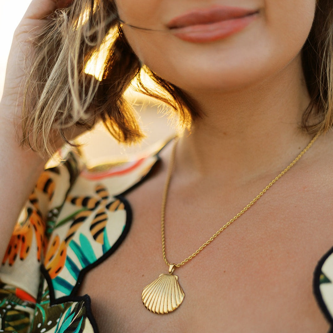 Delphine Shell Pendant Necklace – Liv Bella Vita